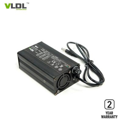 China Het slimme de Lader van de het Lithium Ionenbatterij van 24V 2A Automatische en Snelle Laden Te koop