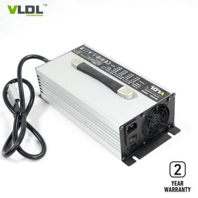 Cina 7,0 chilogrammi a bordo di alto potere Smart del caricatore 60V 73V 25A che fa pagare due anni di garanzia in vendita