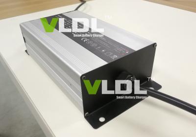 China 84V 102V 6A 8A a bordo el cargador de batería para pasos automáticos de la batería de litio de EV los 4 en venta