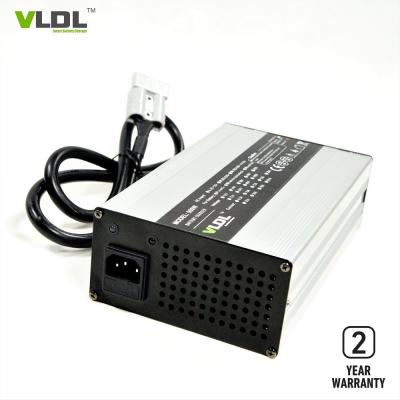 China 84V 102V 6A 8A a bordo el cargador de batería para pasos automáticos de la batería de litio de EV los 4 en venta