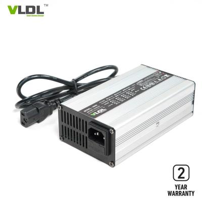 Cina Caricabatteria astuto leggero per l'euro spina 14V o 14.6V massimo dell'input dell'Accumulatore litio-ione 12V 8A in vendita