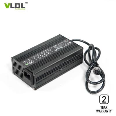 Cina Caricabatteria astuto leggero per l'euro spina 14V o 14.6V massimo dell'input dell'Accumulatore litio-ione 12V 8A in vendita