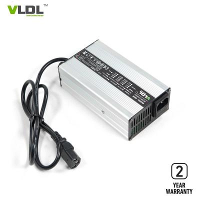 Cina Caricabatteria astuto leggero per l'euro spina 14V o 14.6V massimo dell'input dell'Accumulatore litio-ione 12V 8A in vendita