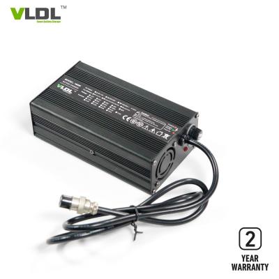 Cina Caricabatteria astuto leggero per l'euro spina 14V o 14.6V massimo dell'input dell'Accumulatore litio-ione 12V 8A in vendita