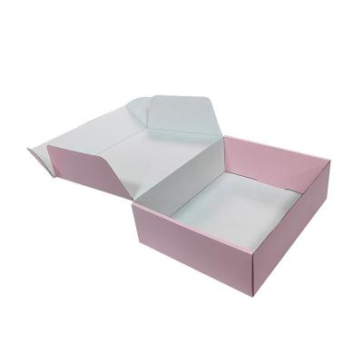 Cina Cassa di cartone di finitura lucida di taglia personalizzata per la spedizione di abbigliamento in vendita