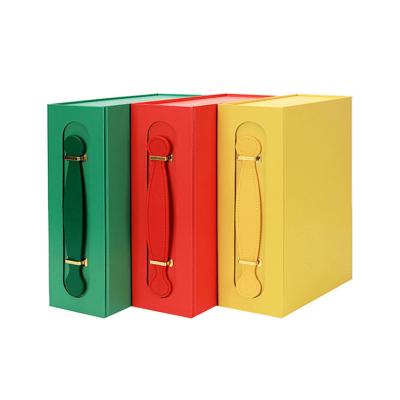Cina Scatola regalo con logo personalizzato realizzata con cartone riciclabile e manico pratico in pelle in vendita