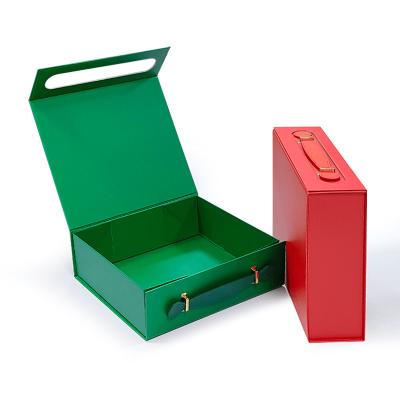 Cina Scatola regalo con logo personalizzato realizzata con cartone riciclabile e manico pratico in pelle in vendita