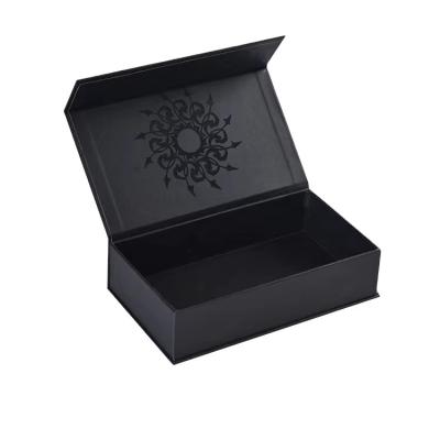 중국 사용자 지정 자기 책 모양 상자 향수 병 포장 종이 선물 상자 PVC 창문 판매용