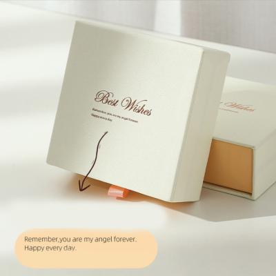 China Conjunto de cosméticos personalizados cajón deslizante rígido extraíble joyería embalaje de regalo caja de papel con inserto en venta