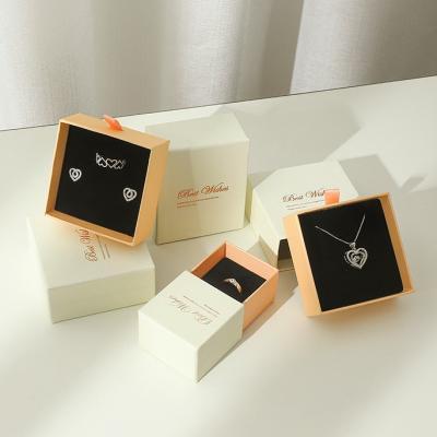 China Conjunto de cosméticos personalizados cajón deslizante rígido extraíble joyería embalaje de regalo caja de papel con inserto en venta