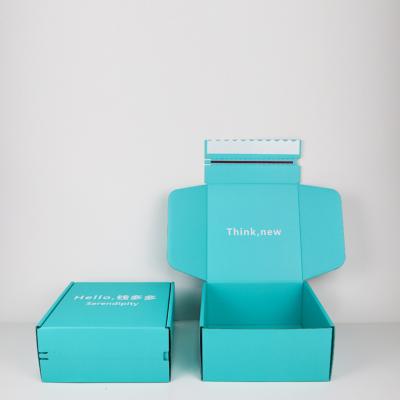 Cina Scatole da spedizione personalizzate in cartone ondulato 6x6x2 con spessore di 2 mm, stampa a caldo oro e stoviglie di esempio gratuite riciclabili in vendita