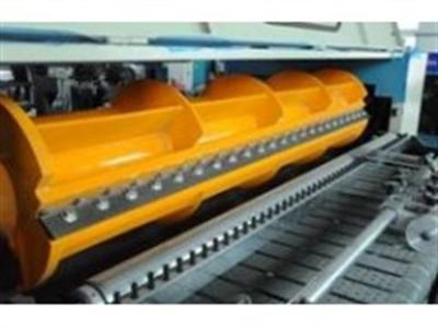 China Machines voor het maken van papier Automatisch snoeien dwarsdoorsnijmachine voor Jumbo Kraft papierrol Te koop