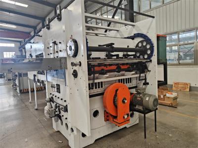Cina Alberghi Precision Feed Cardboard Die Cutting Machine con modello di progettazione e alta velocità in vendita