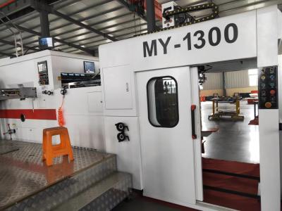 Cina Alberghi Precision Feed Cardboard Die Cutting Machine con modello di progettazione e alta velocità in vendita
