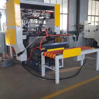 Cina 380V Voltage Auto Feeder Die Cutting and Creasing Machine per cartone ondulato in vendita