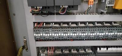 China Máquina de colagem de pasta de canto de alta velocidade para dobragem e colagem automática de caixas de papel à venda