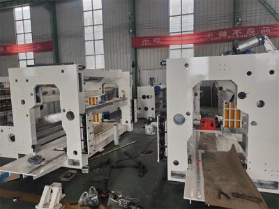Cina Macchina per la fabbricazione di cartoni ondulati a flauto a facciata singola per negozi di abbigliamento 1700 KG in vendita