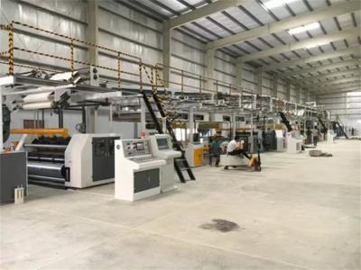 Cina 12.5KW servo motore principale tre piattaforma linea di produzione di cartone ondulato per scatole in vendita
