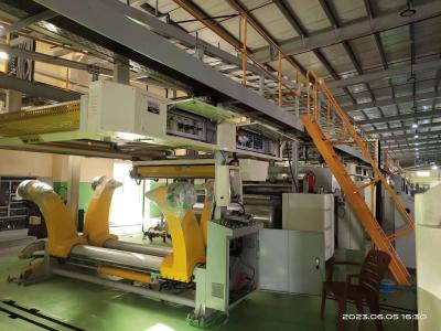 中国 3 プライス 高速自動波紋箱製造機械 主動モーターサーボ 12.5KW 販売のため