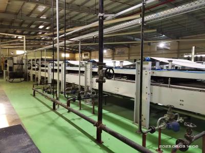 China Productielijn voor papierplaten automatisch 3 5 7 laag kartonnen doos Te koop