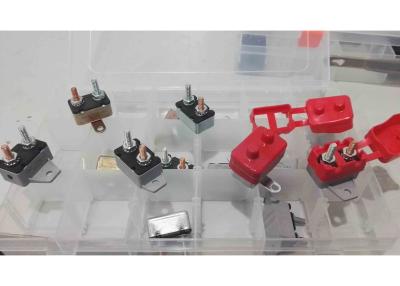 Cina Vada in automobile l'interruttore di risistemazione automatico della protezione, l'interruttore marino 30A 35A 40A 50A in vendita