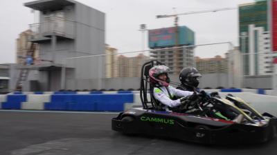 中国 リチウム電池48V 30Ah EVは大人のベルトKartのペダルの2つの座席が付いている行く 販売のため