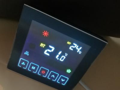 China 3/2 Weisen-Ventil-Steuerventilatorkonvektor-Einheits-Thermostat mit bunter LCD-Anzeige zu verkaufen