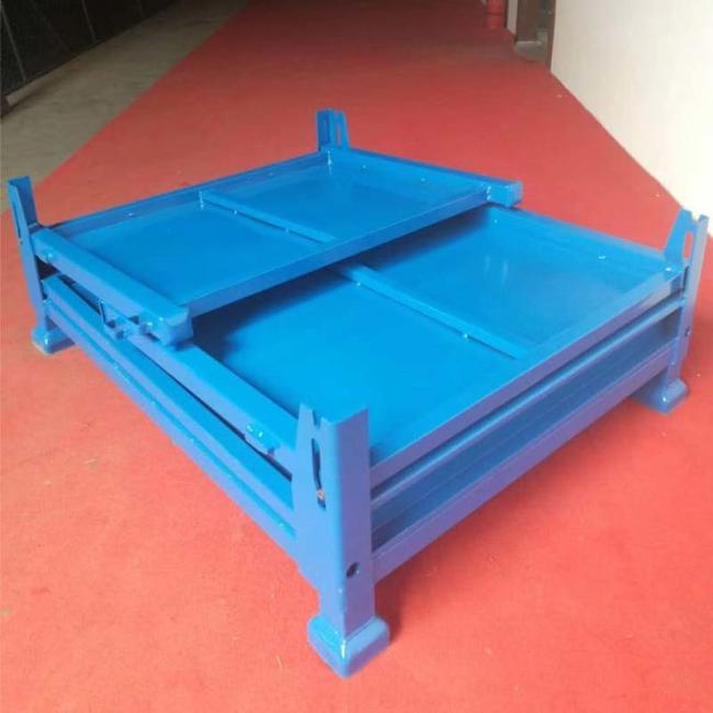 Heavy duty wire mesh containers in logistics operation