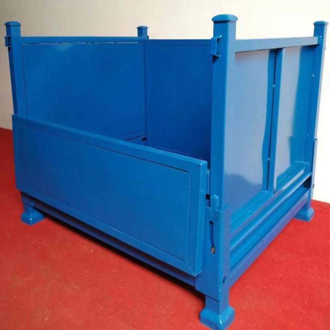 Wire mesh container with folded sides for compact storage