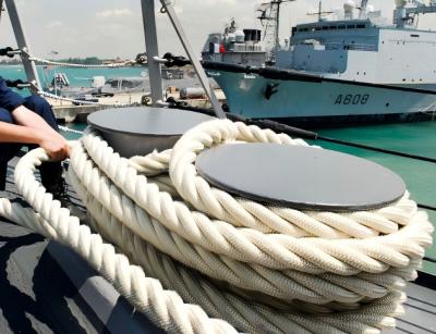 Cina Cima di ormeggio per banchina in nylon poliestere a 3 trefoli per ancoraggio marino con resistenza all'ingrasso ±10% inferiore in vendita