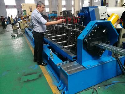 Cina Più nuovo rullo trasportatore del cavo 2021 che forma il rullo trasportatore del cavo della macchina che forma macchina con la parte di perforazione in vendita