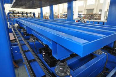 Cina linea di produzione di pannelli sandwich macchina per la produzione continua di pannelli sandwich in pu in vendita