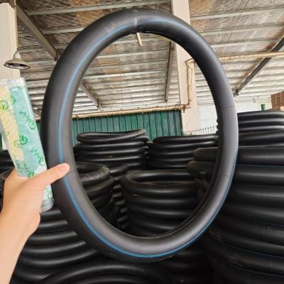 China Valven en sterkte van 10-12 MPA Brazilië Markt Motorfietsband Inner Tube 3.00-18 Te koop