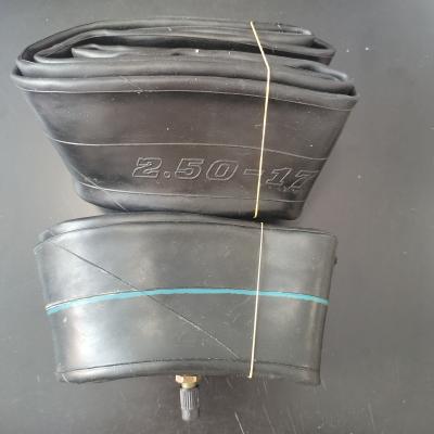 China Valven en sterkte van 10-12 MPA Brazilië Markt Motorfietsband Inner Tube 3.00-18 Te koop