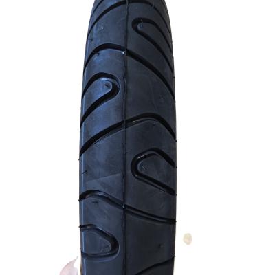 Cina 130/70-17 Pneumatici per motociclette con peso di 5,3 kg e prestazioni durevoli in vendita