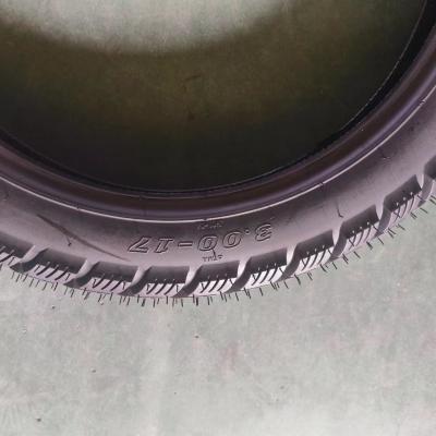 Cina CE certificato 3.00-17 Pneumatico per motocicli con Ply rating 6pr/8pr e tecnologia avanzata in vendita