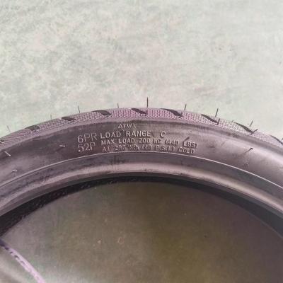 Cina Pneumatici per motocicli senza tubi in nylon 100/80-17 OEM accettato a Qingdao con porto di carico in vendita