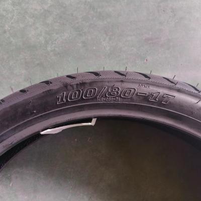 Cina Pneumatici per motocicli senza tubi in nylon 100/80-17 OEM accettato a Qingdao con porto di carico in vendita