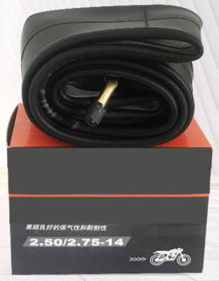 Cina Valvole gomma butila Pneumatici da moto 2.75-17 con resistenza 10-12 MPA in vendita