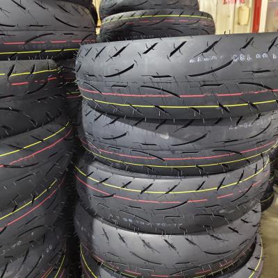 Cina Materiale grezzo di gomma naturale Pneumatici per moto 130/70-17 Pneumatici per moto 17 in vendita