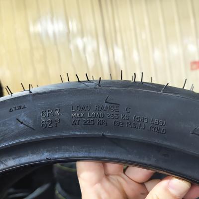 Cina Materiale grezzo di gomma naturale Pneumatici per moto 130/70-17 Pneumatici per moto 17 in vendita