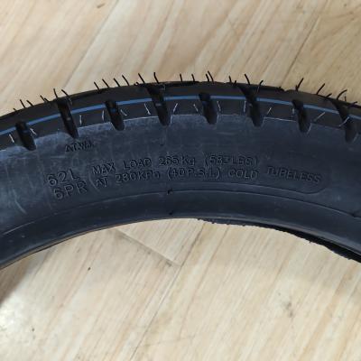 Cina 100/90-18 pneumatici per moto senza tubi con contenuto di gomma naturale del 35%-55% in vendita
