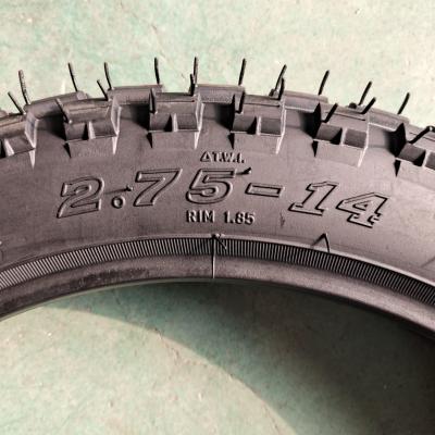 Cina 130/70-13 Dimensione del pneumatico per motocicletta con contenuto accettabile di gomma e OEM del 35%-55% in vendita