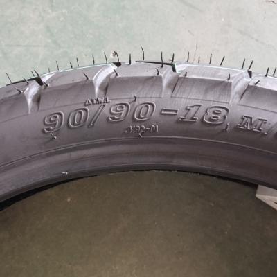 Cina 90/90-18 Pneumatici per motocicli con pneumatici a piegatura 6pr/8pr e carcassa di lunga durata in vendita