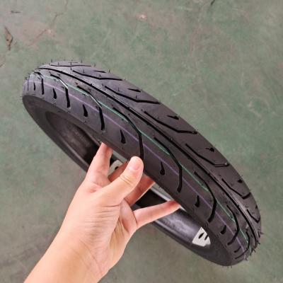 中国 70/90-14 プロのナチュラルゴムケース付きのオートバイタイヤ 販売のため