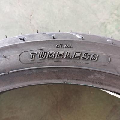 Cina 70/90-14 Pneumatici per motociclette con involucro in gomma naturale di fabbricazione professionale in vendita