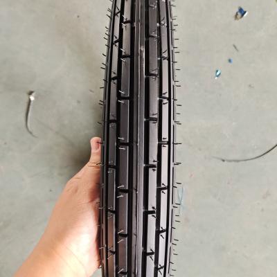 中国 チューブレスタイヤ 2.75-17 タイヤケース付きバイクタイヤ 積載ポート 青島 準備済み 販売のため