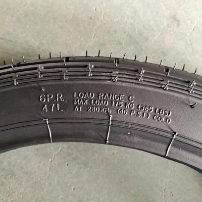 中国 チューブレスタイヤ 2.75-17 タイヤケース付きバイクタイヤ 積載ポート 青島 準備済み 販売のため