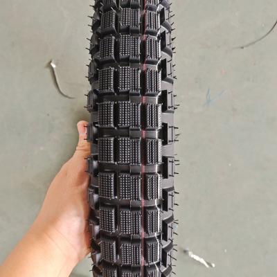 Cina Vendere direttamente pneumatici da motocicletta con 35%-55% di gomma e colore nero in vendita