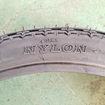 Cina Carico di pneumatici per motocicli e tubi interni di pneumatici con tubi di gomma butila in vendita